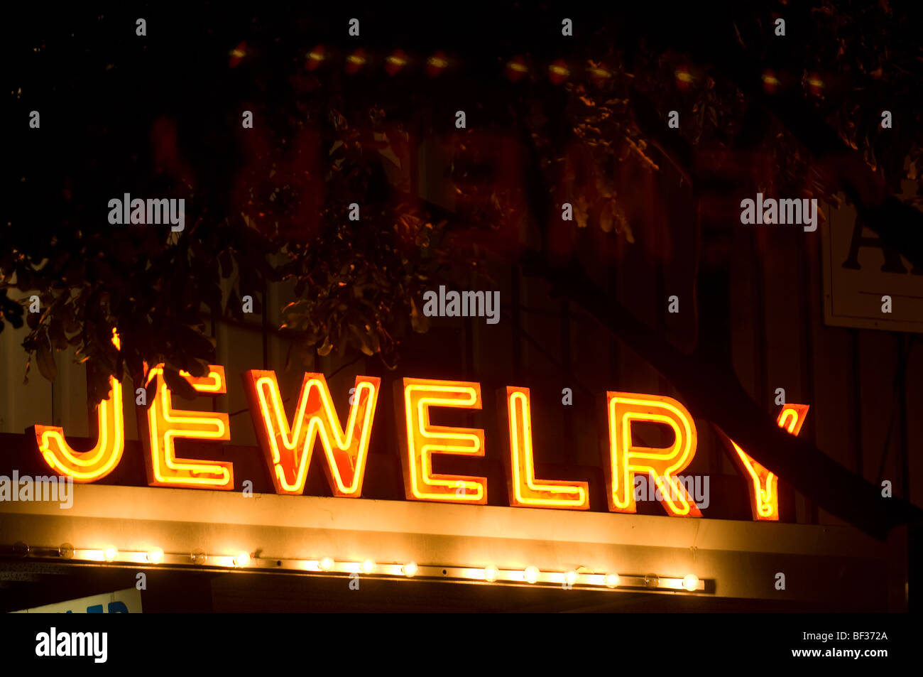Neon jewelry sign hi-res stock photography and images - Alamy