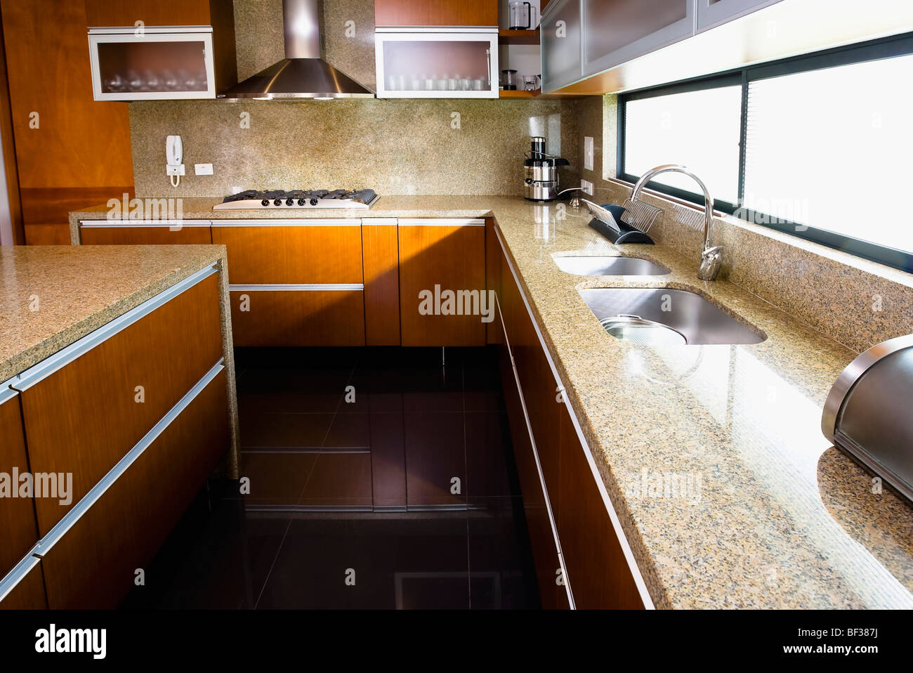 Luxury kitchen designs hi-res stock photography and images - Alamy