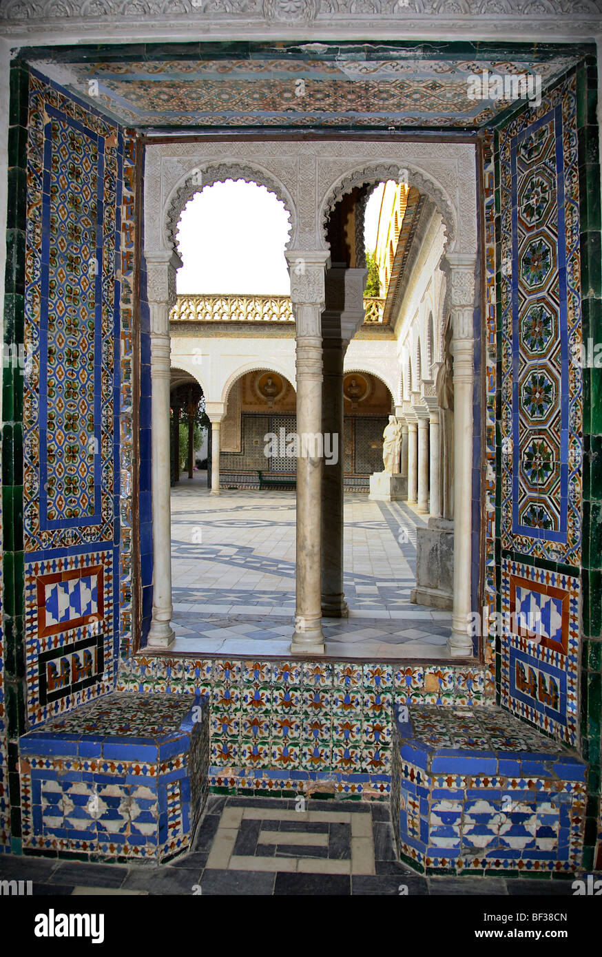 Mullion architectural feature hi-res stock photography and images - Alamy