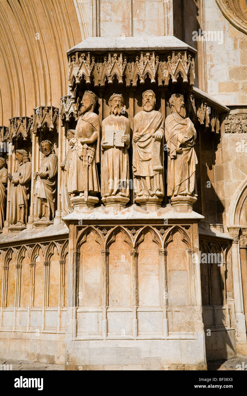 Spain, Catalonia,Tarragona, Cathedral, facade, statues of Apostles and ...