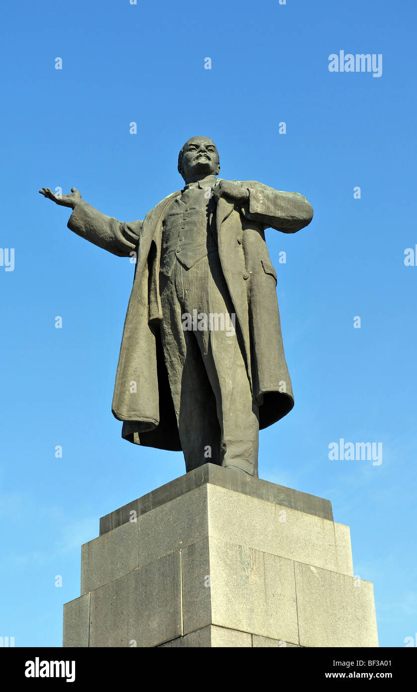 Hand lenin hi-res stock photography and images - Alamy