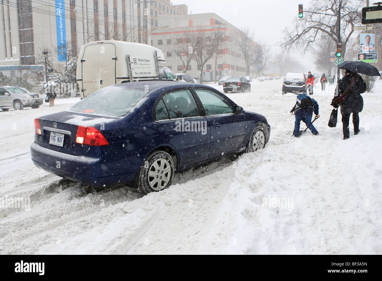 Deep fresh snow on car hi-res stock photography and images - Alamy