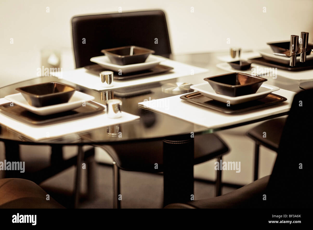 Tidy indoor setting hi-res stock photography and images - Alamy