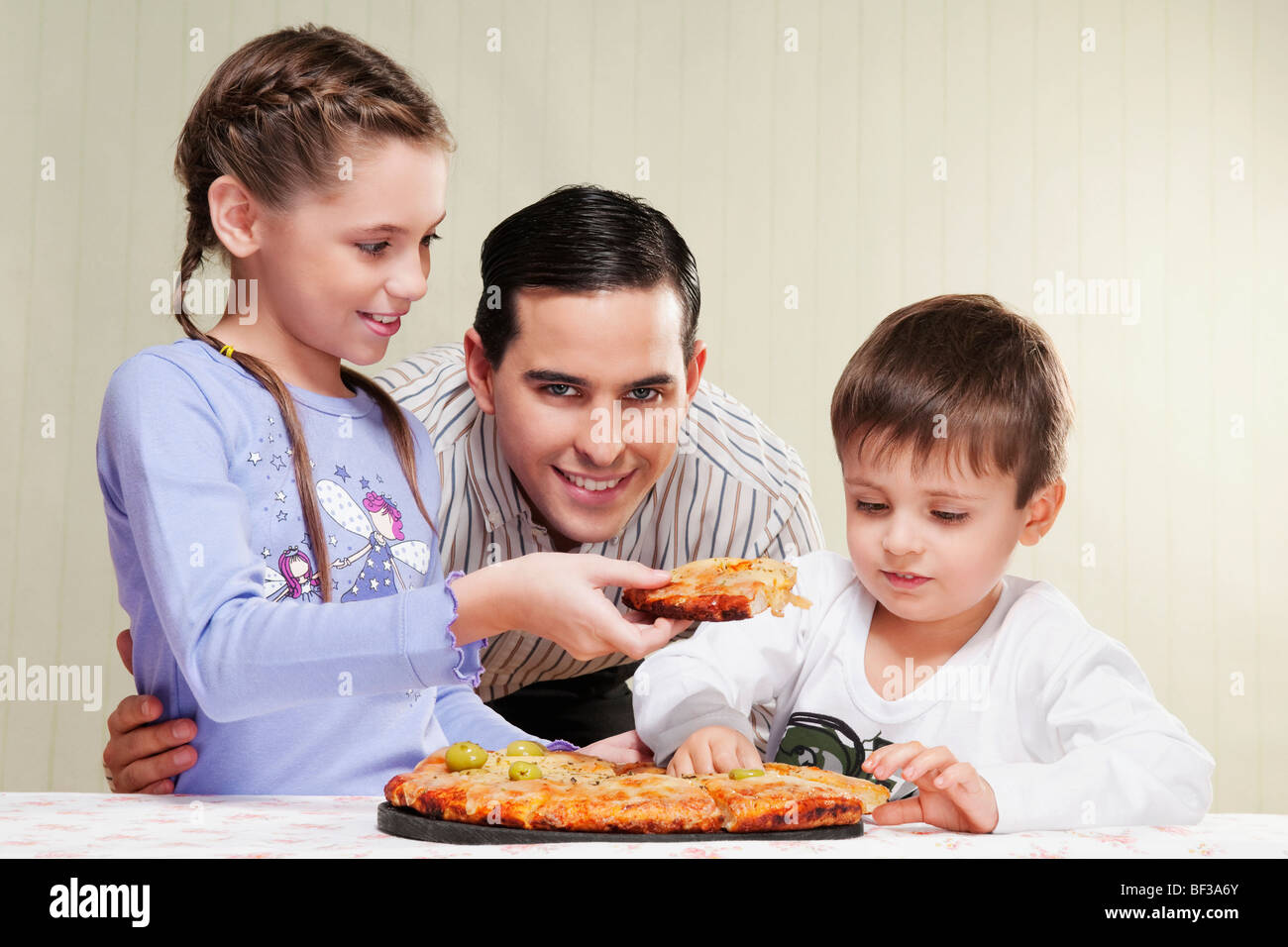 Family sharing a pizza Stock Photo - Alamy