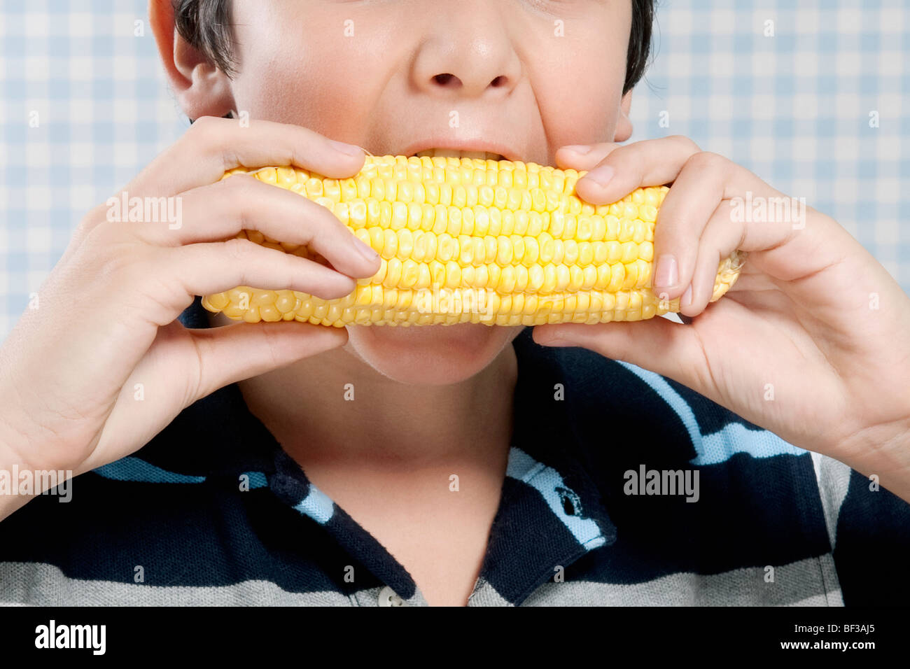 Boy eating corn on the cob Stock Photo - Alamy