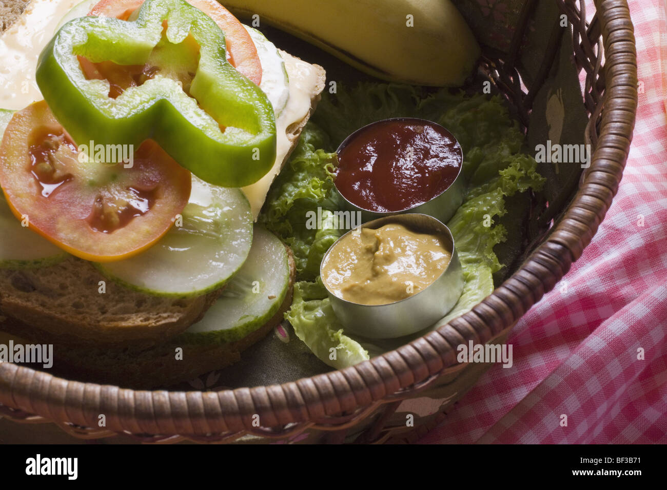 Sandwich basket hi-res stock photography and images - Alamy