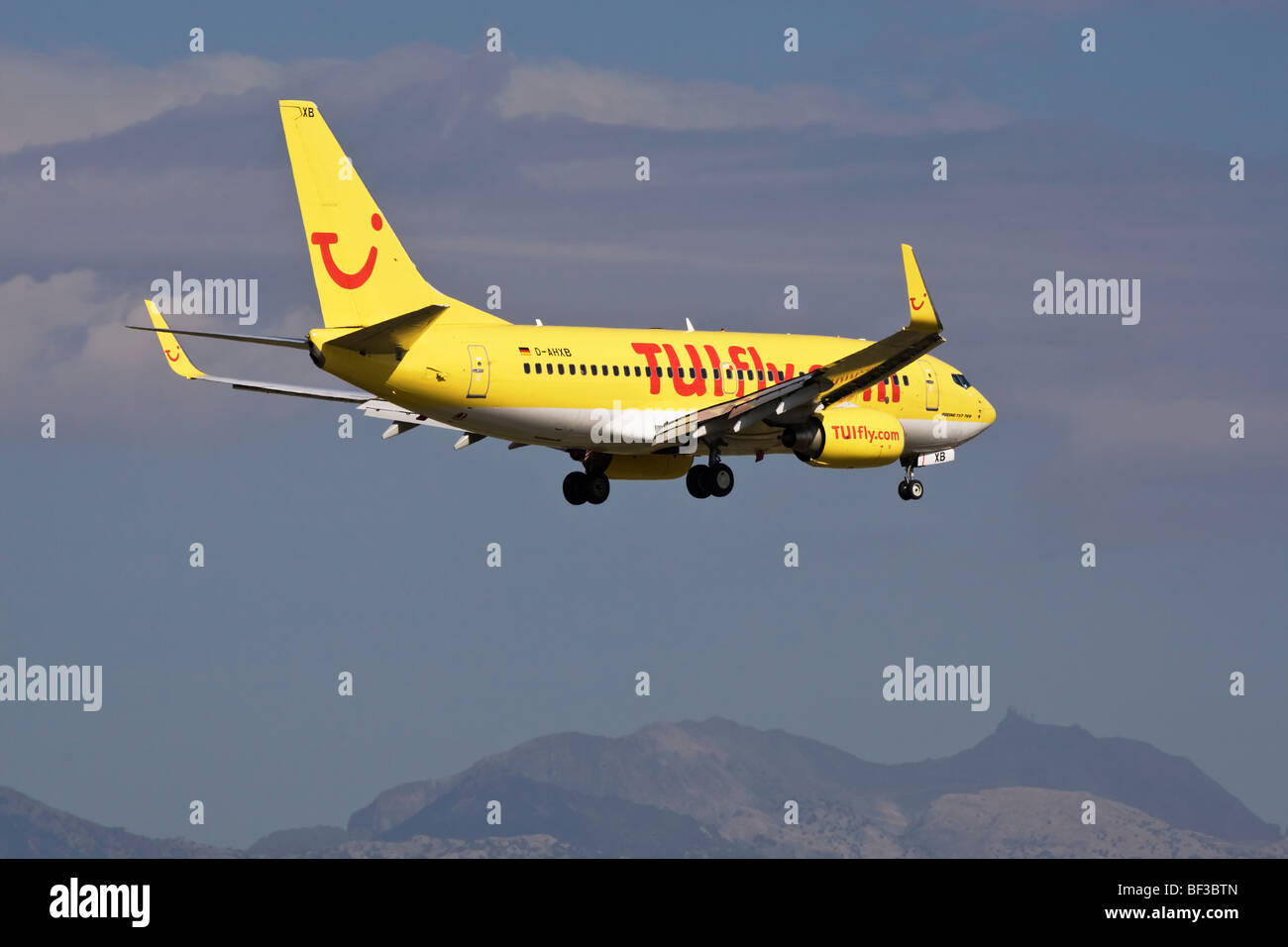 A Boeing B737 of TUI Fly on final approach Stock Photo - Alamy