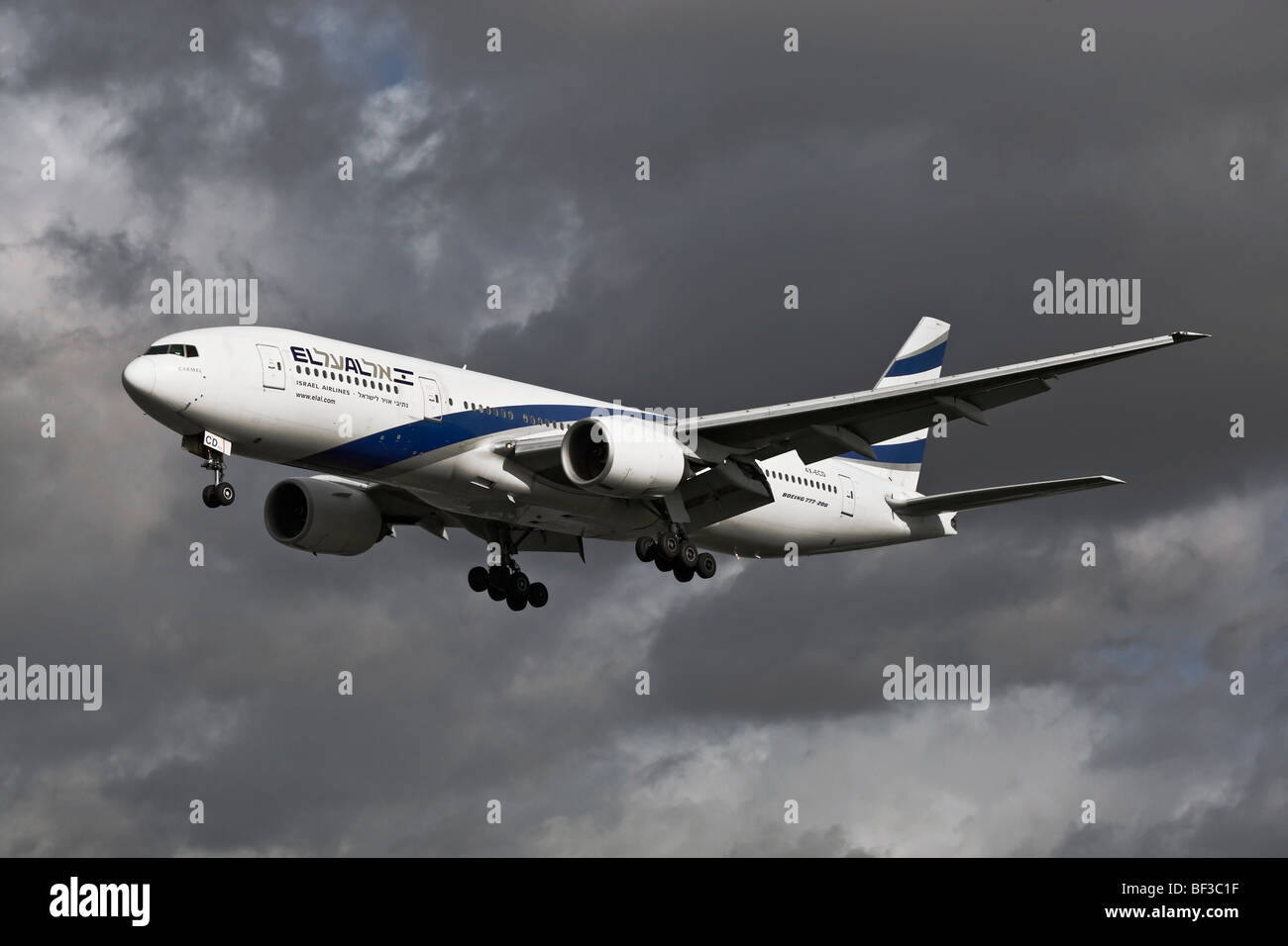 A Boeing B777 of the Israeli airline EL AL on final approach Stock ...