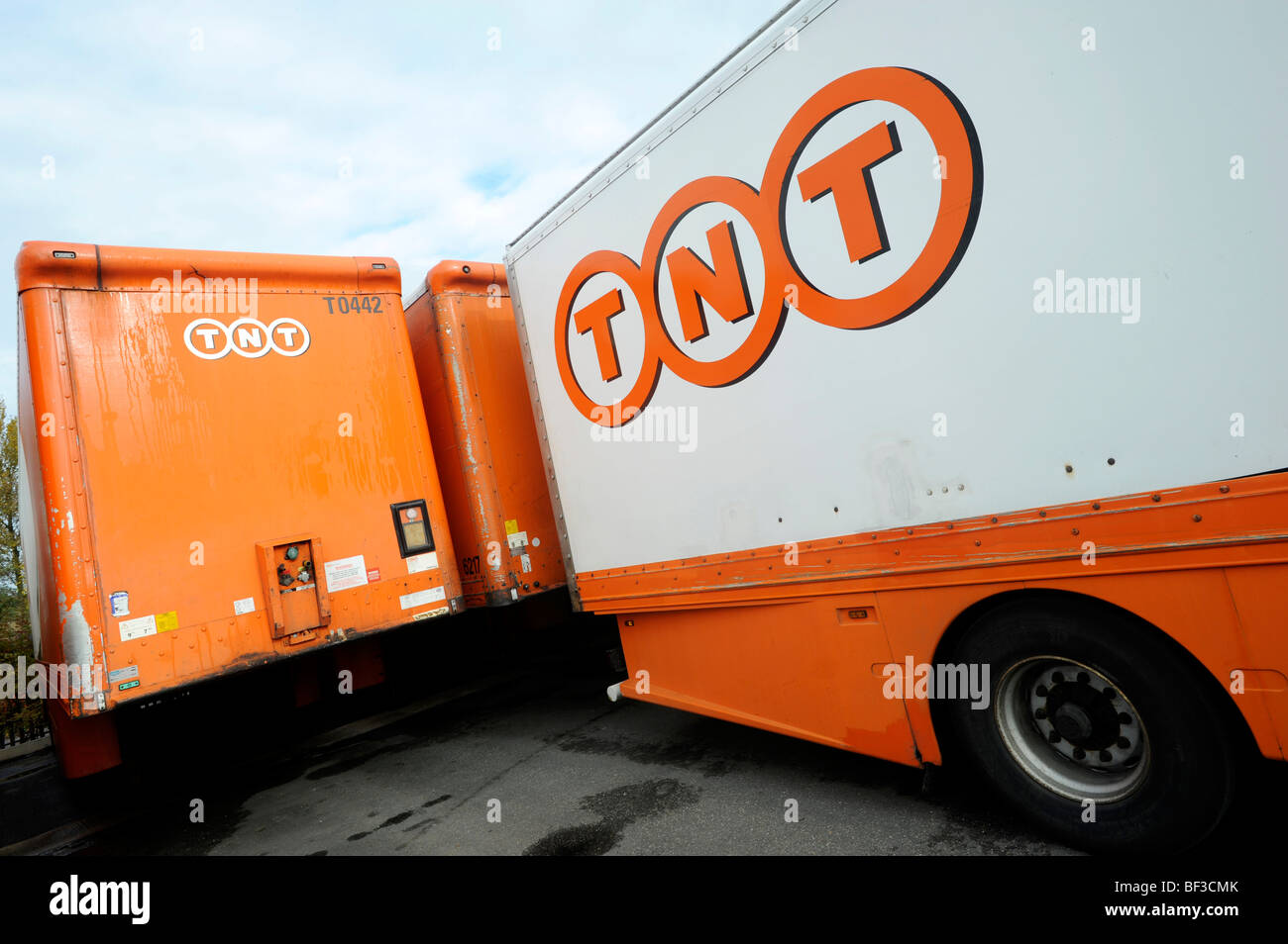 Tnt lorries depot hi-res stock photography and images - Alamy