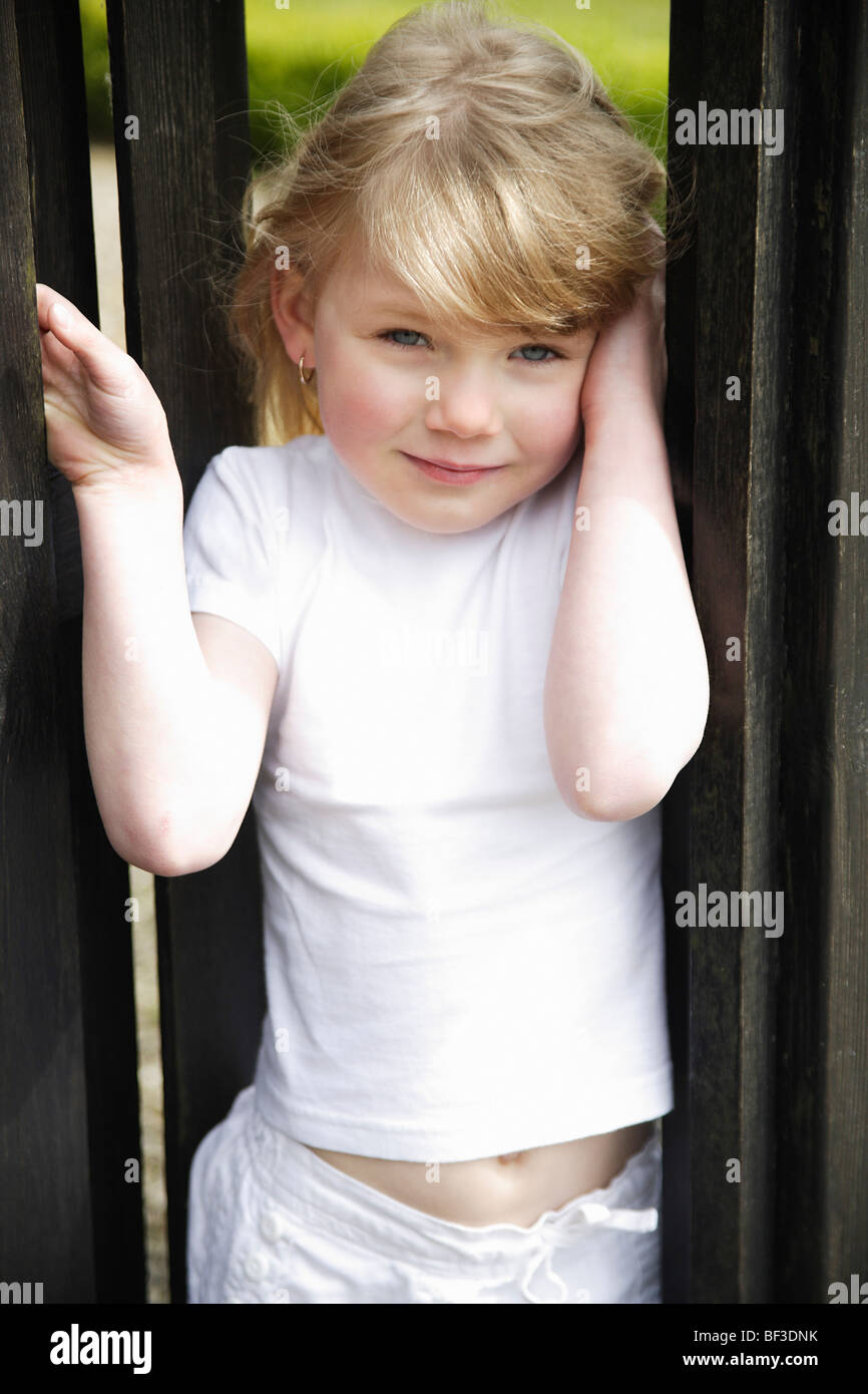 Child and gate hi-res stock photography and images - Alamy