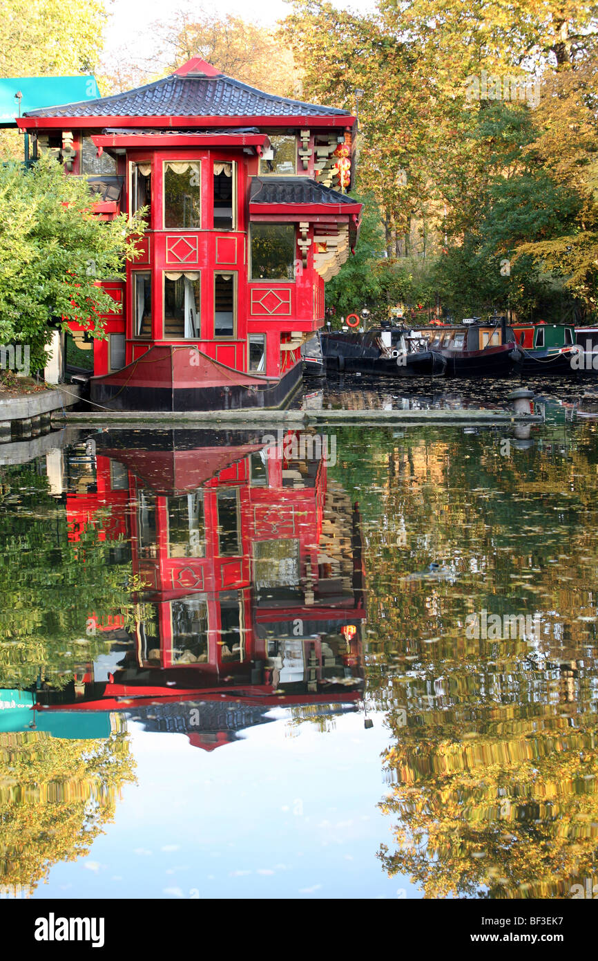 Reflection of a Chinese Restaurant on the Regents canal London Stock ...