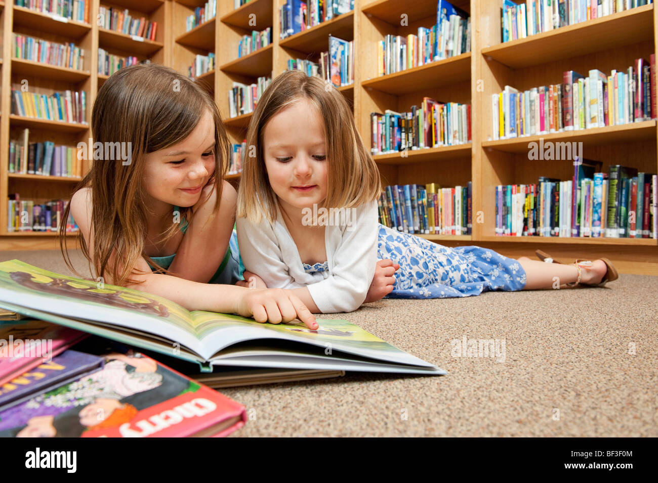 Students in School Library Stock Photo - Alamy