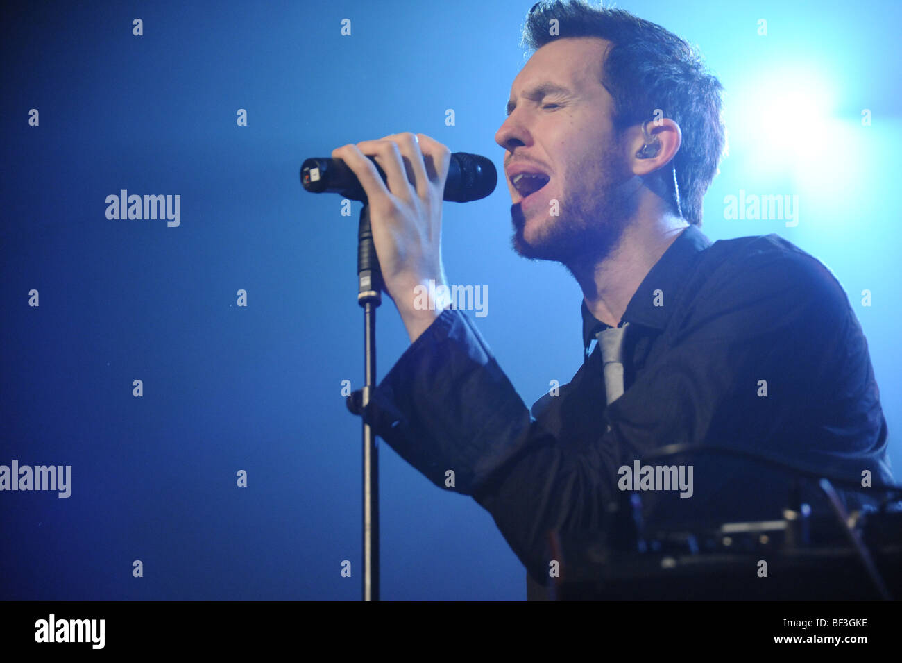 Pop star celebrity performing hi-res stock photography and images - Alamy