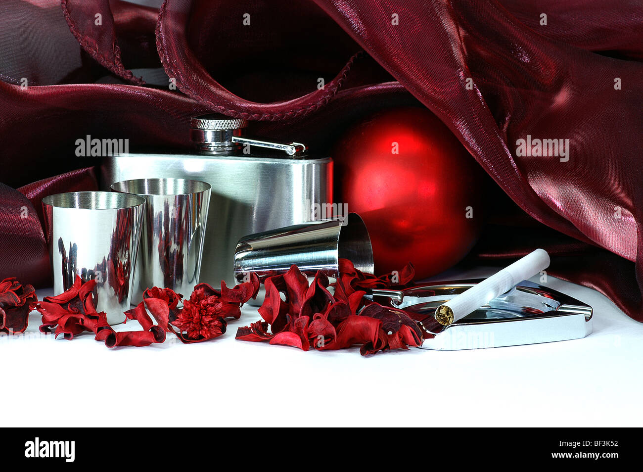 Cigarette still life hi-res stock photography and images - Alamy