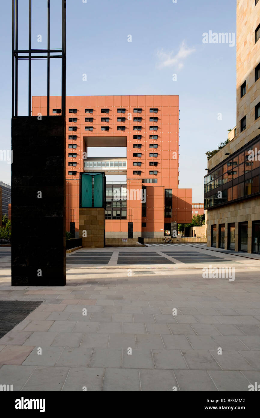Walkway Bicocca neighborhood Milan Italy Stock Photo - Alamy