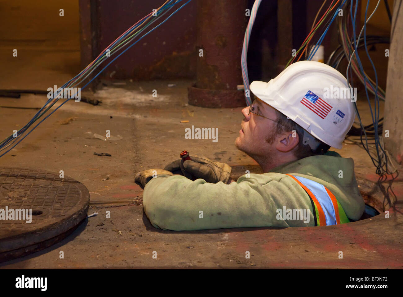 Working in manhole hi-res stock photography and images - Alamy