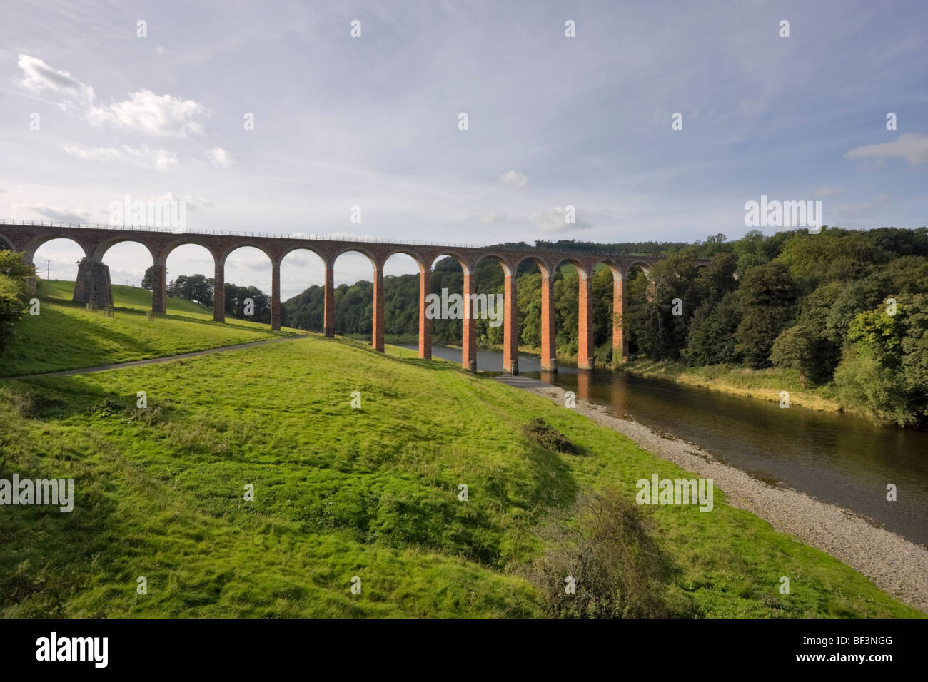 Leaderfoot viaduct scottish borders hi-res stock photography and images ...