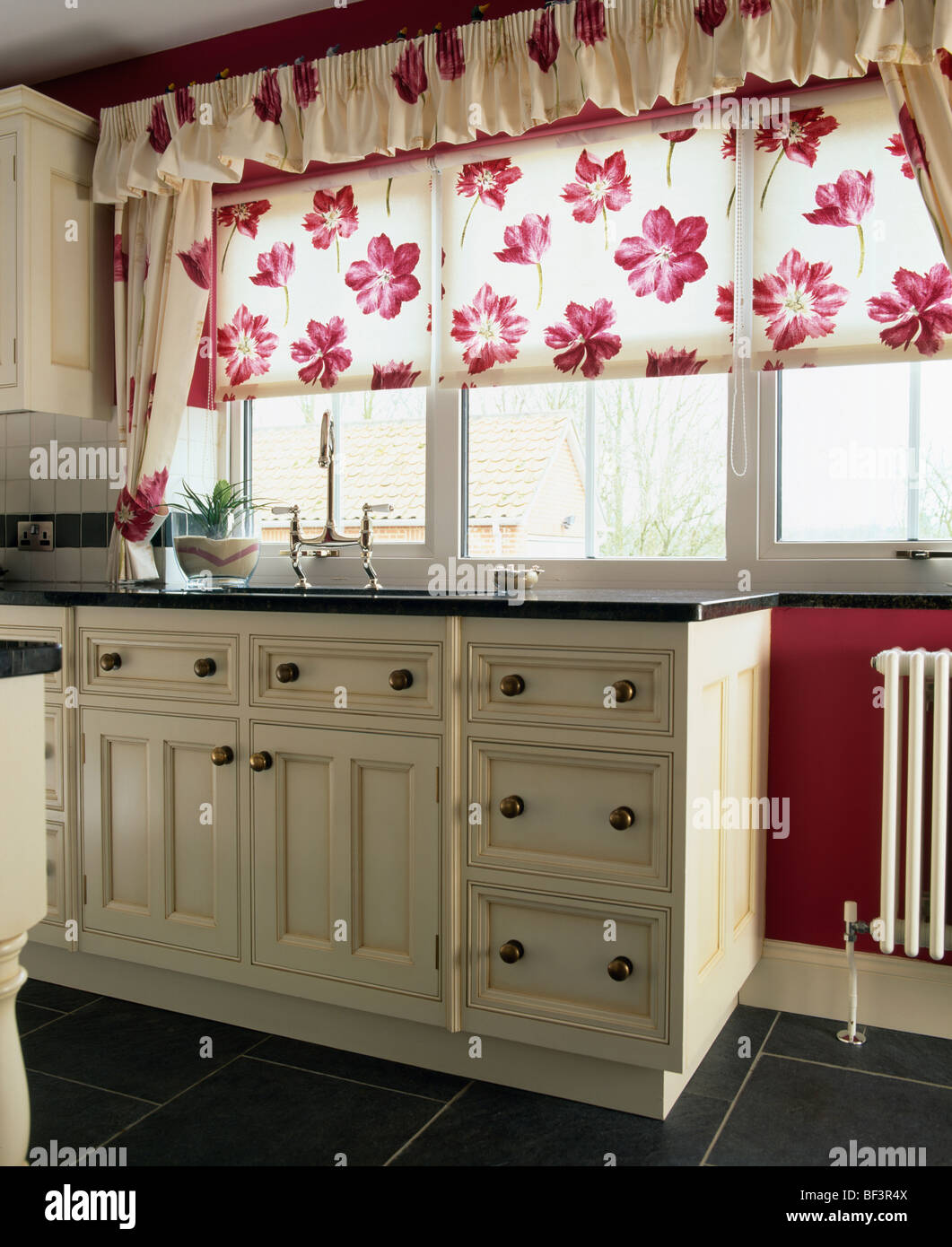 Red+white floral blind on window in traditional country kitchen Stock ...