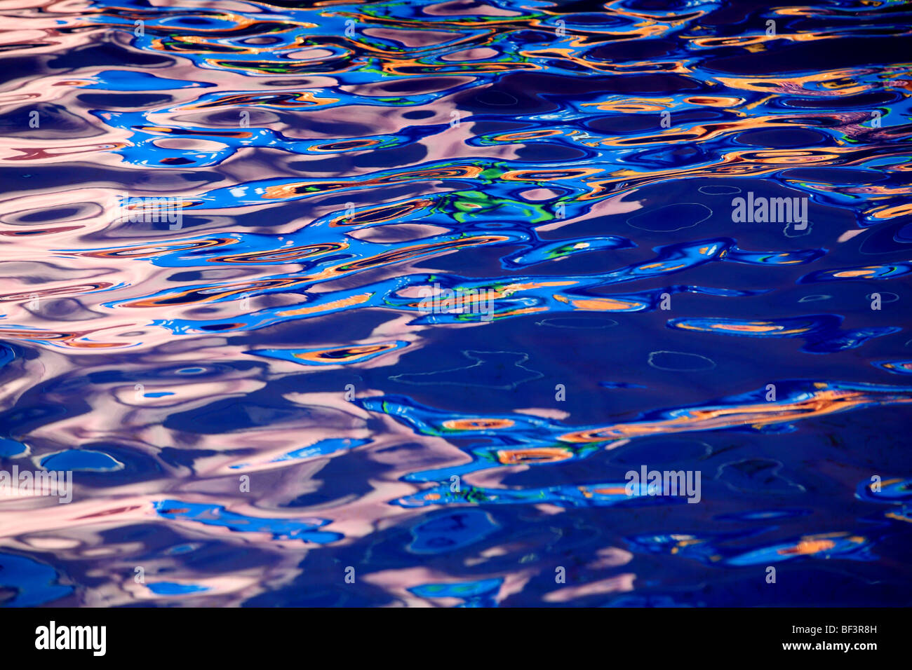 Interference water waves hi-res stock photography and images - Alamy