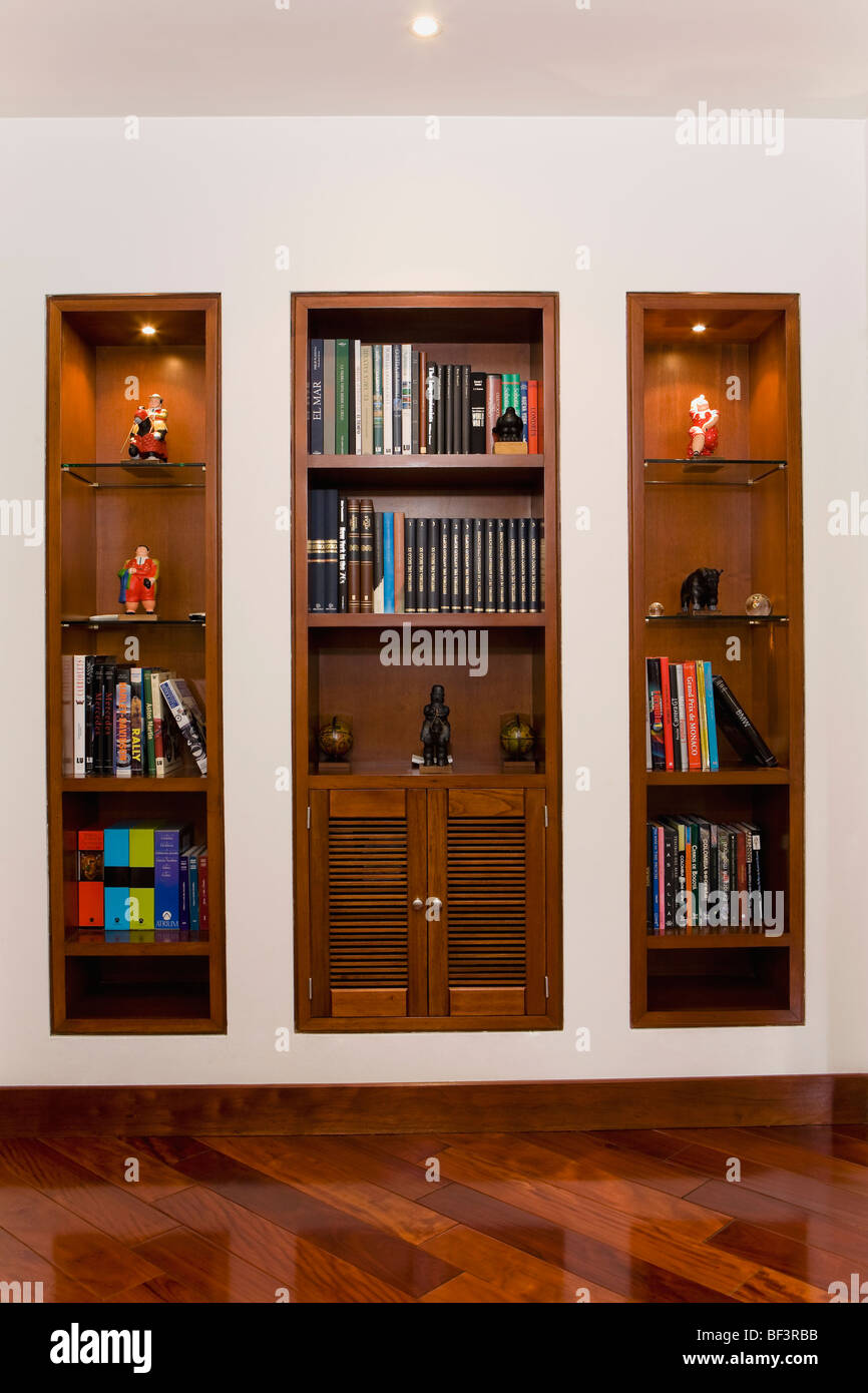 Book rack shelf hi-res stock photography and images - Alamy