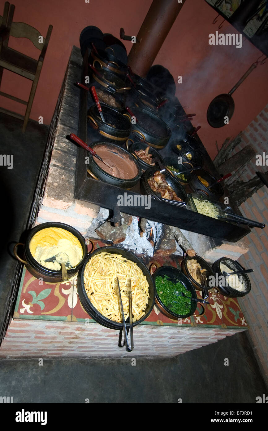 Self-service per kilo restaurant with traditional culinary from Minas ...