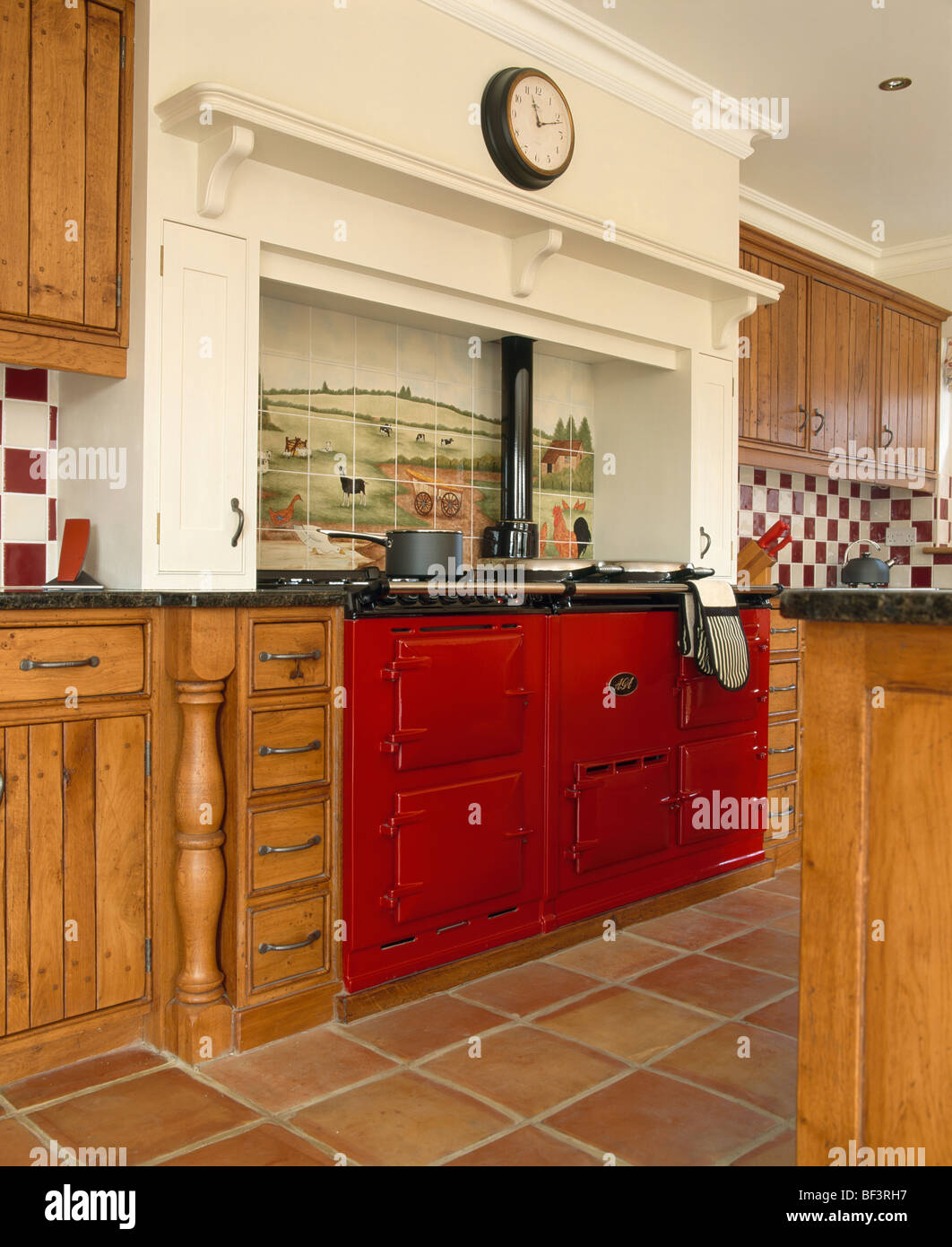 Interiors kitchen aga traditional hi-res stock photography and images ...