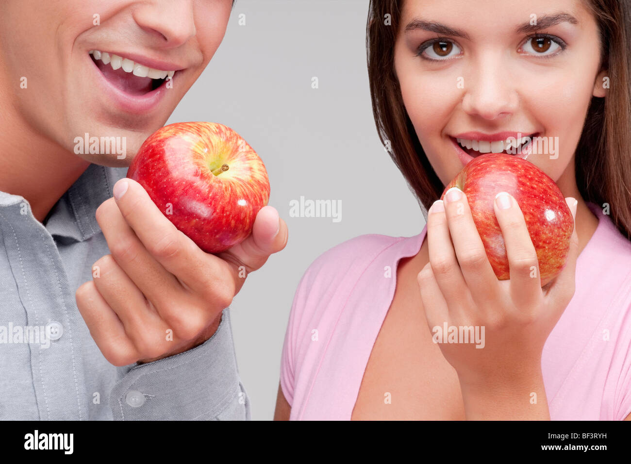 Close-up of a couple eating apples Stock Photo - Alamy