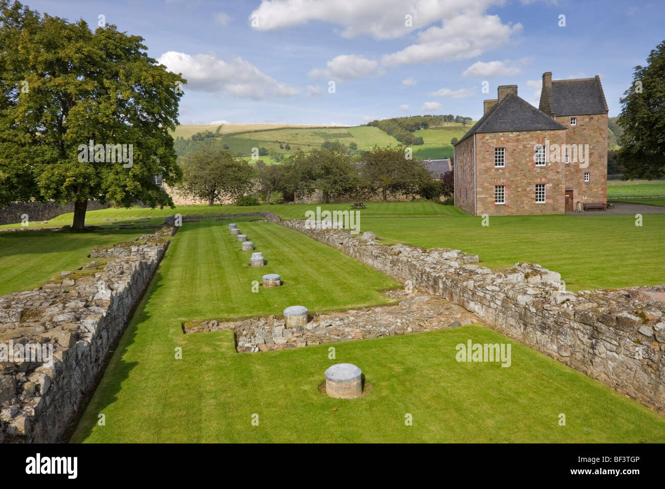 Roxburghshire ruins hi-res stock photography and images - Alamy