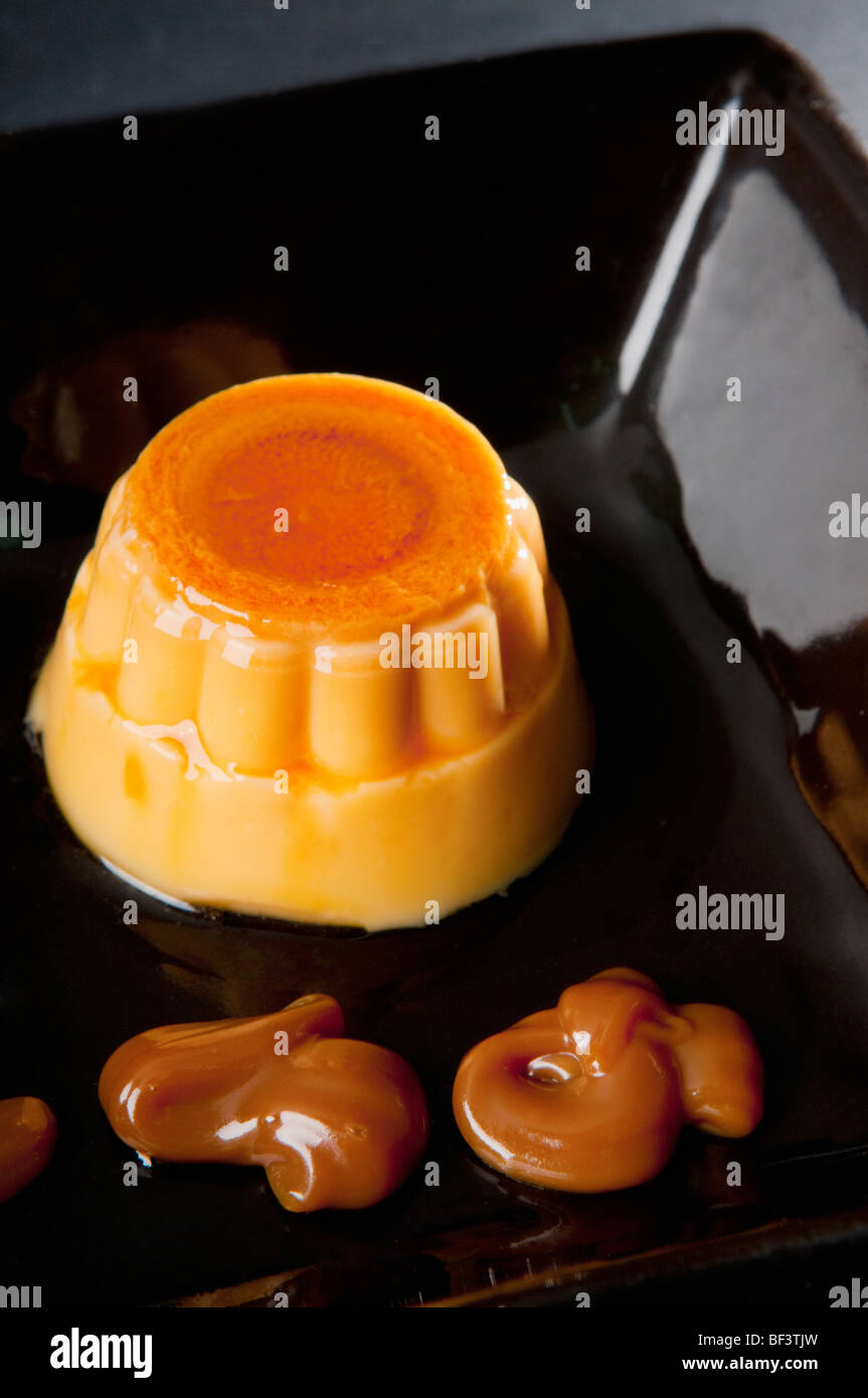 Custard topping hi-res stock photography and images - Alamy