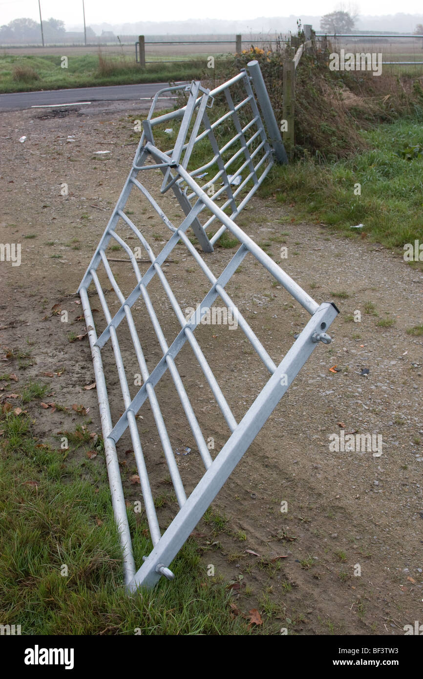 Broken metal gate hi-res stock photography and images - Alamy