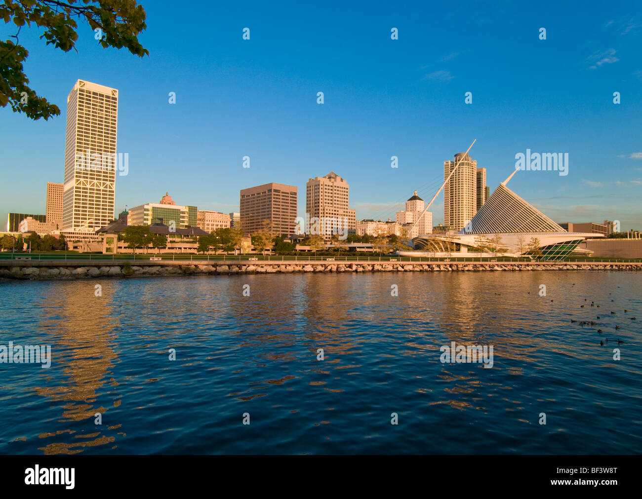 Milwaukee Art Museum on Lake Michigan, Milwaukee, Wisconsin, USA Stock ...
