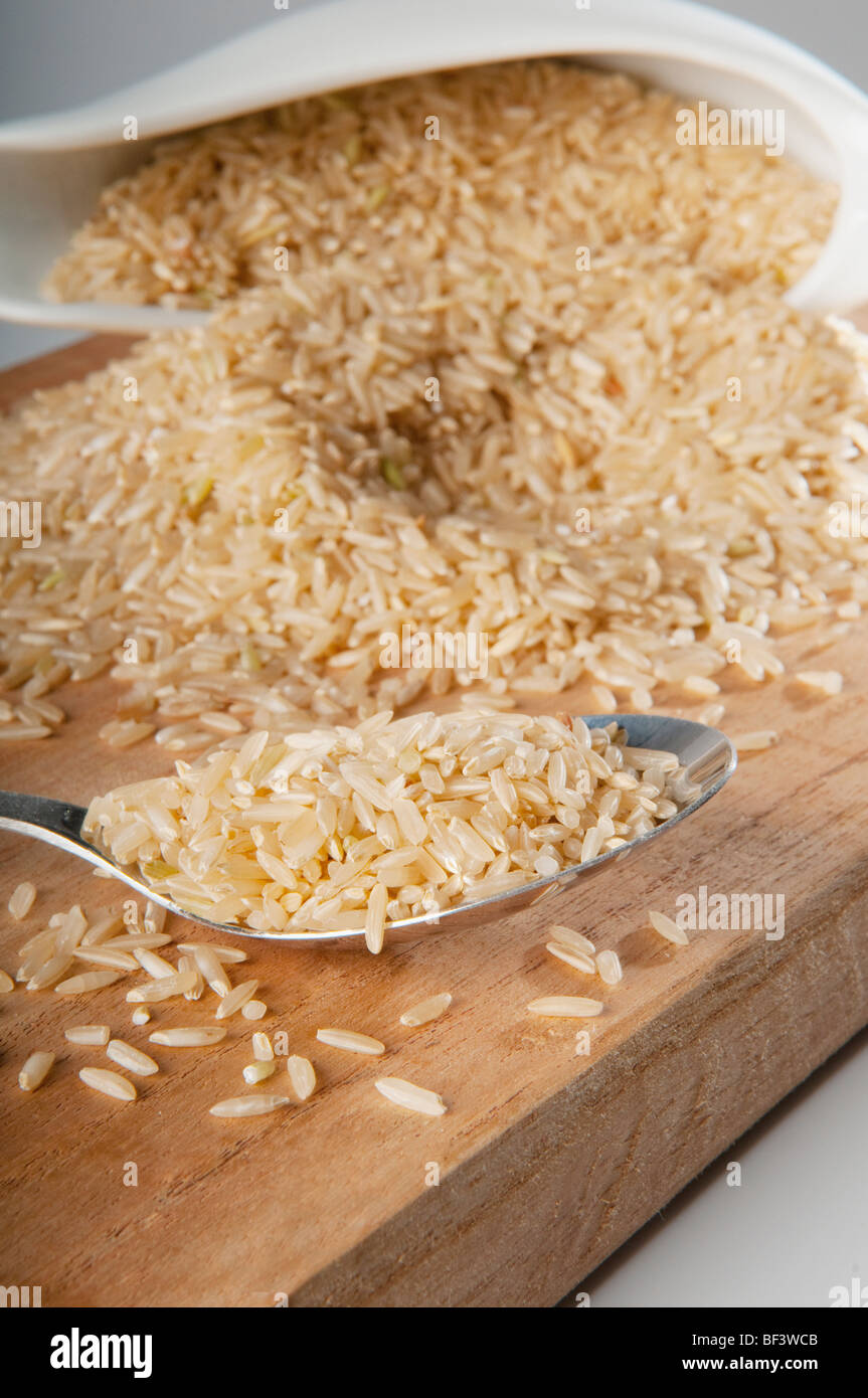 Close-up of brown rice spilling from a ceramic jug Stock Photo - Alamy