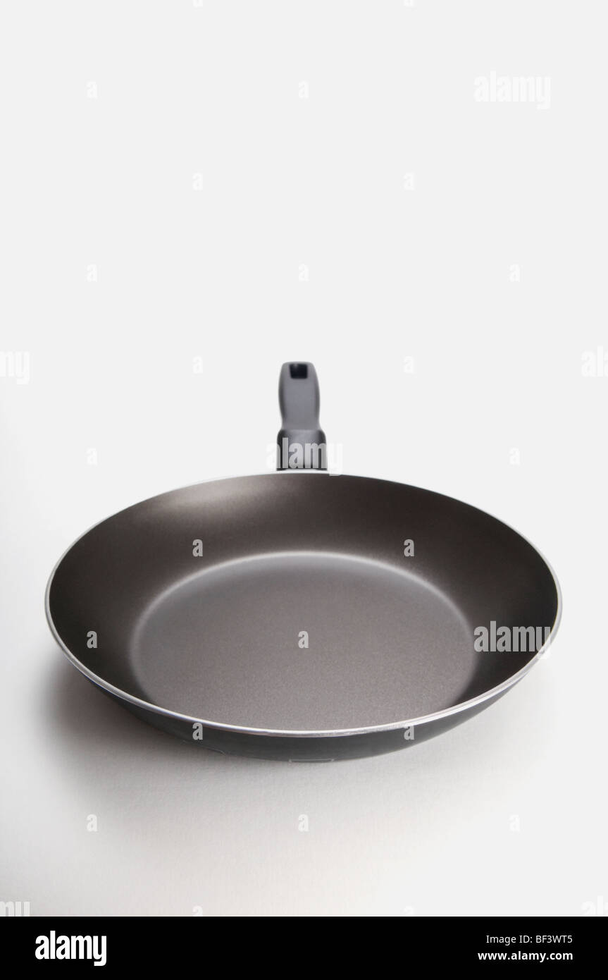 Silver frying pan hi-res stock photography and images - Alamy