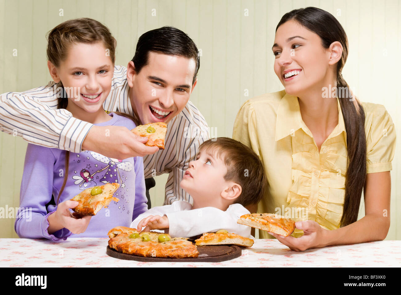 Family sharing a pizza Stock Photo - Alamy
