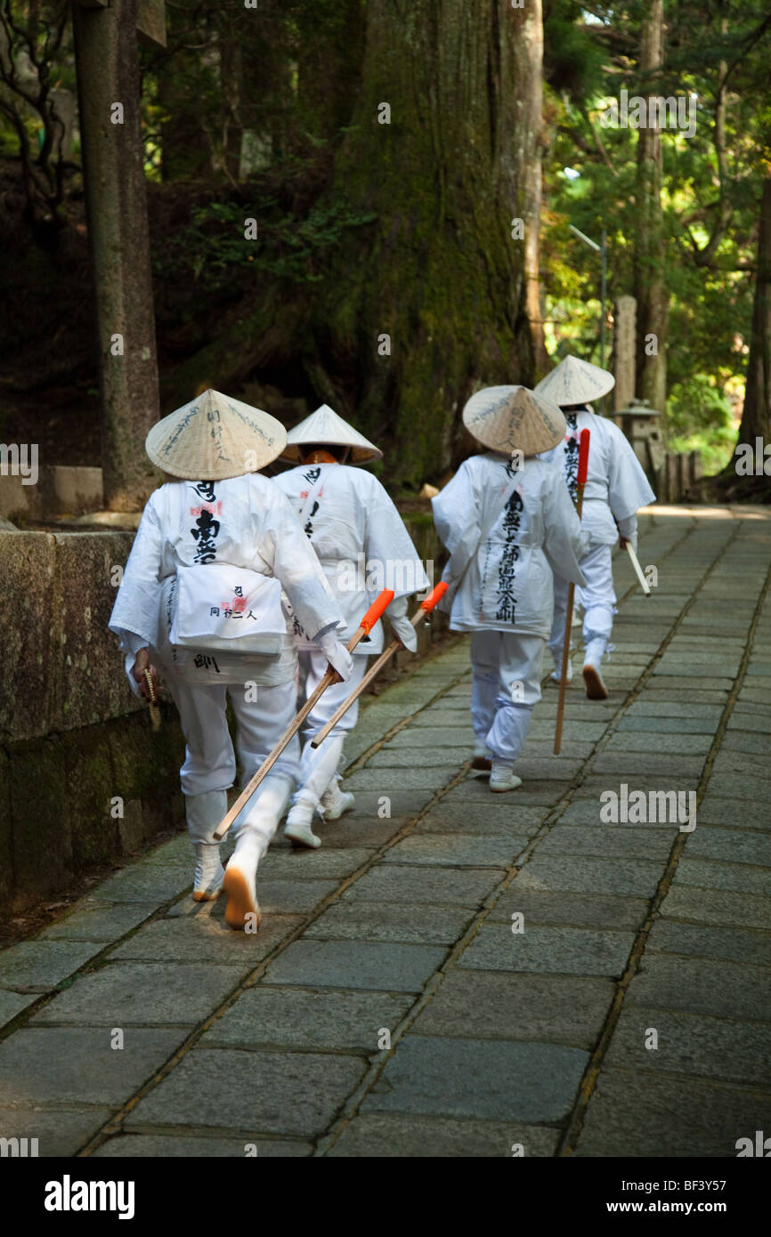 Koyasan henro hi-res stock photography and images - Alamy