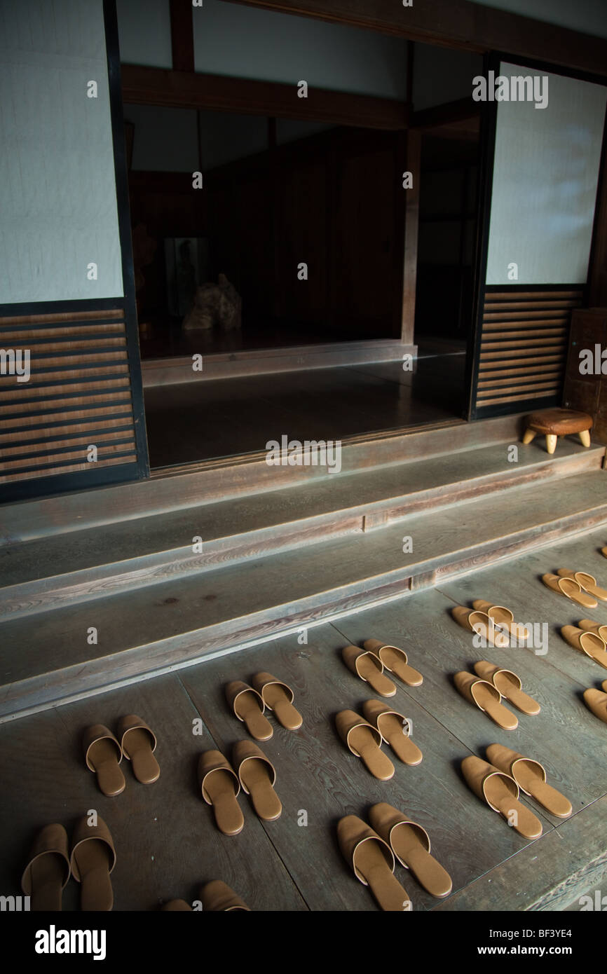 Genkan entrance hi-res stock photography and images - Alamy