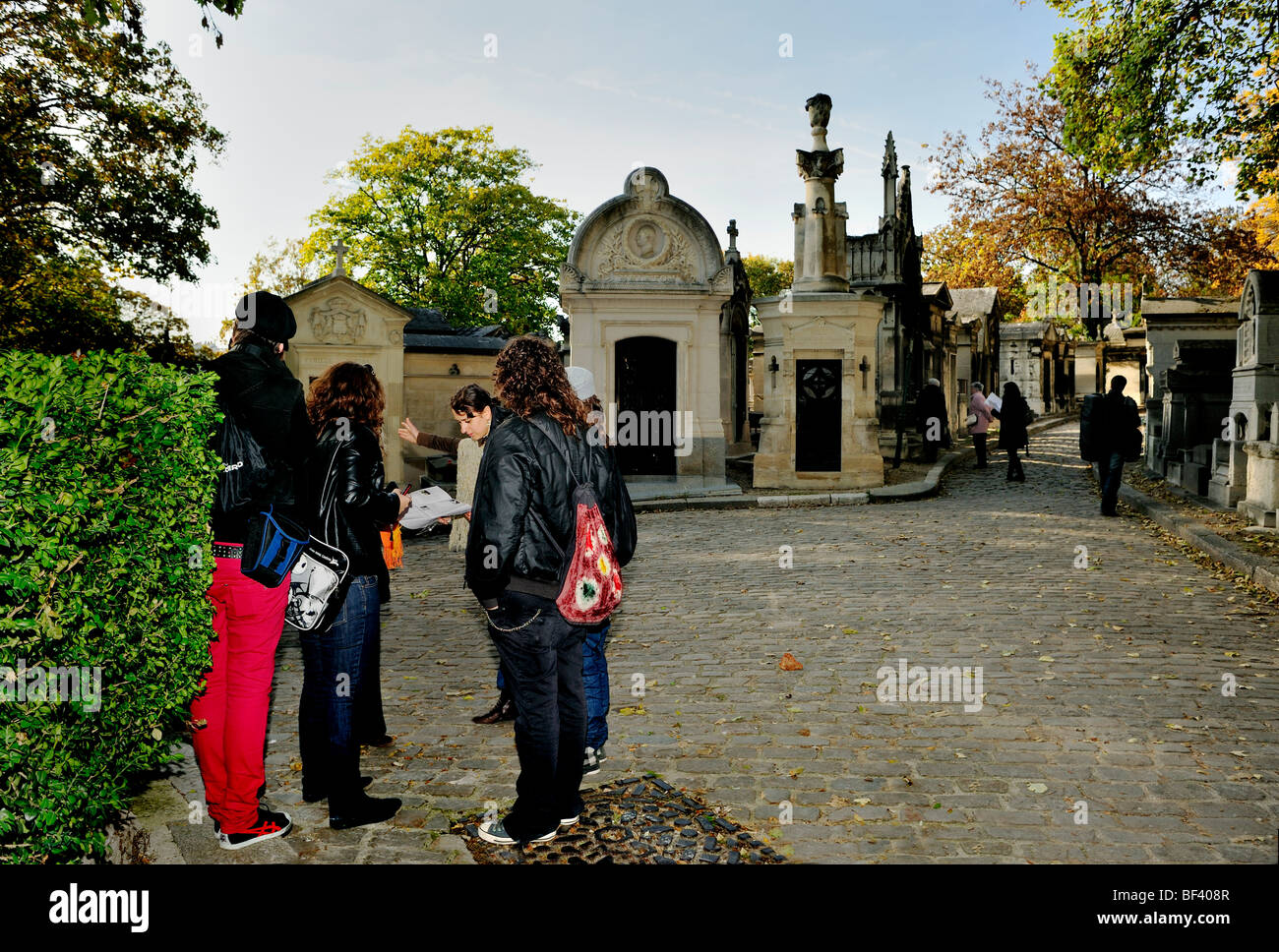 Teenagers pere lachaise cemetery hi-res stock photography and images ...
