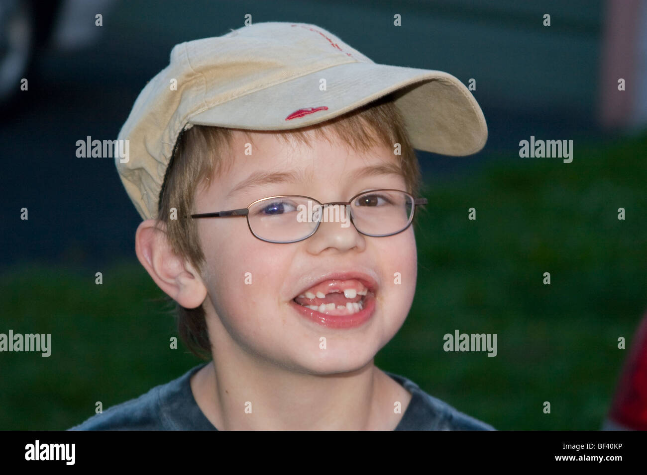 Toothless grin hi-res stock photography and images - Alamy
