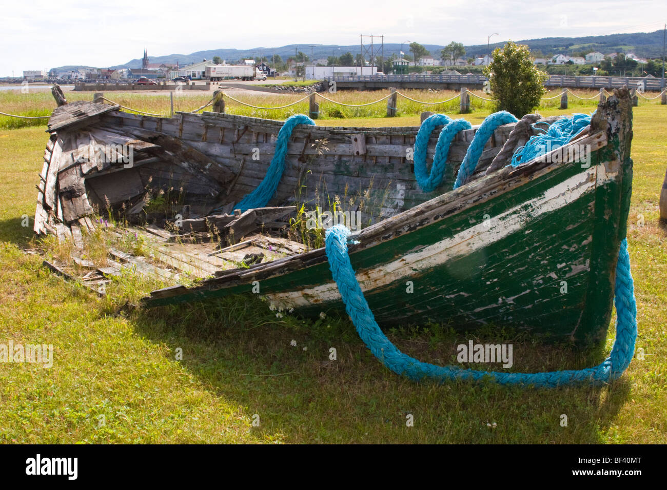 Broken down boat hi-res stock photography and images - Alamy