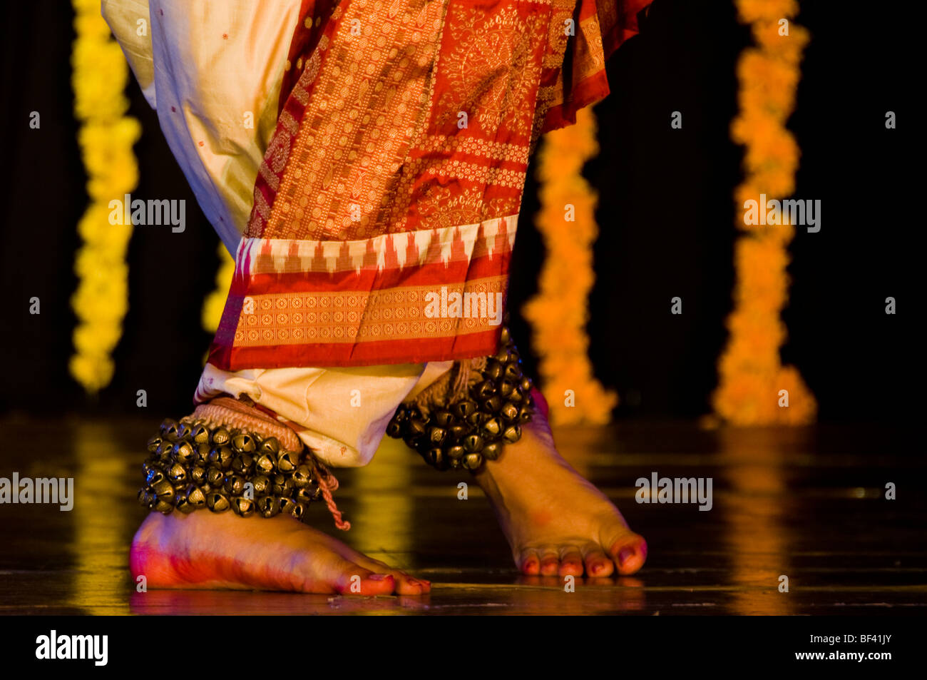 India dance performance Stock Photo - Alamy