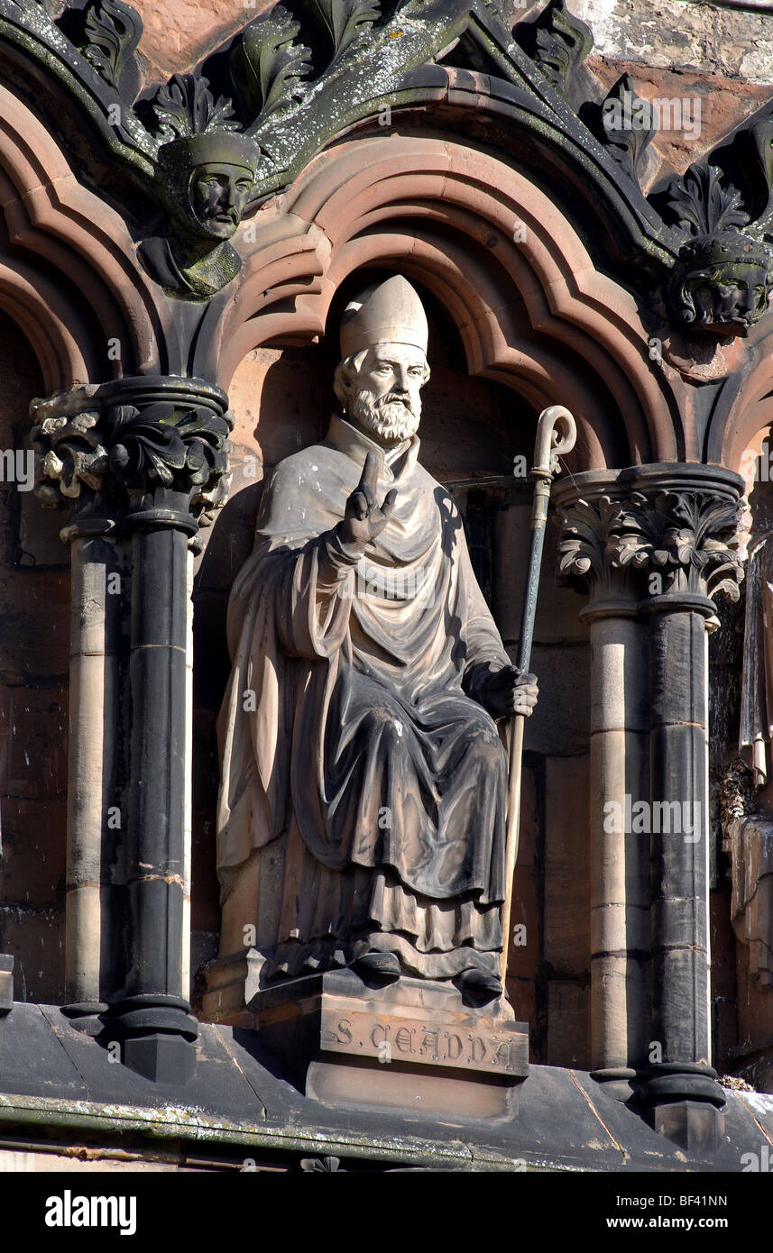 Saint chad statue hi-res stock photography and images - Alamy