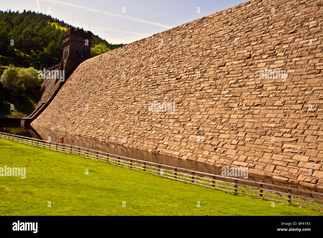 During world war derwent reservoir hi-res stock photography and images ...