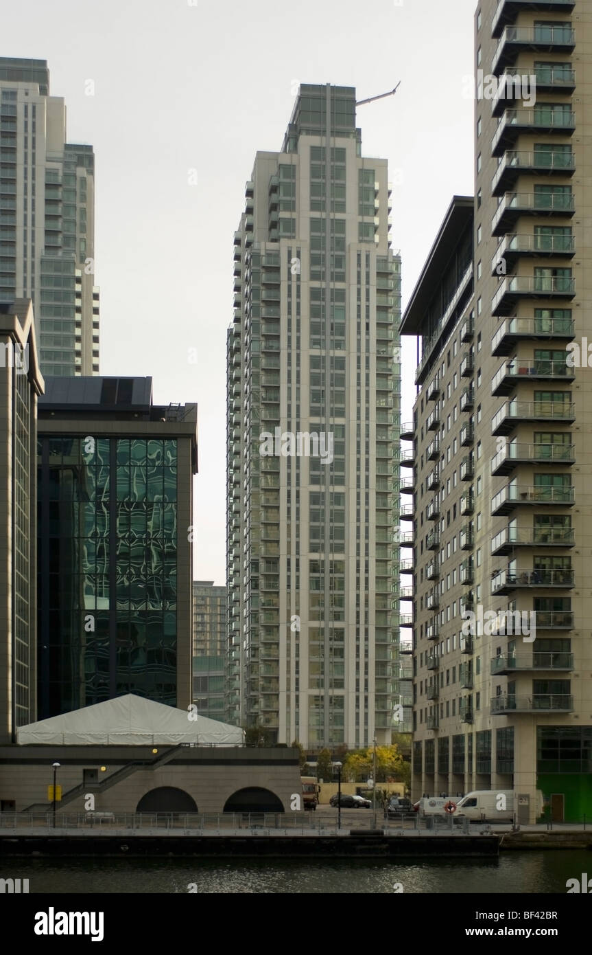 High rise flats london hi-res stock photography and images - Alamy