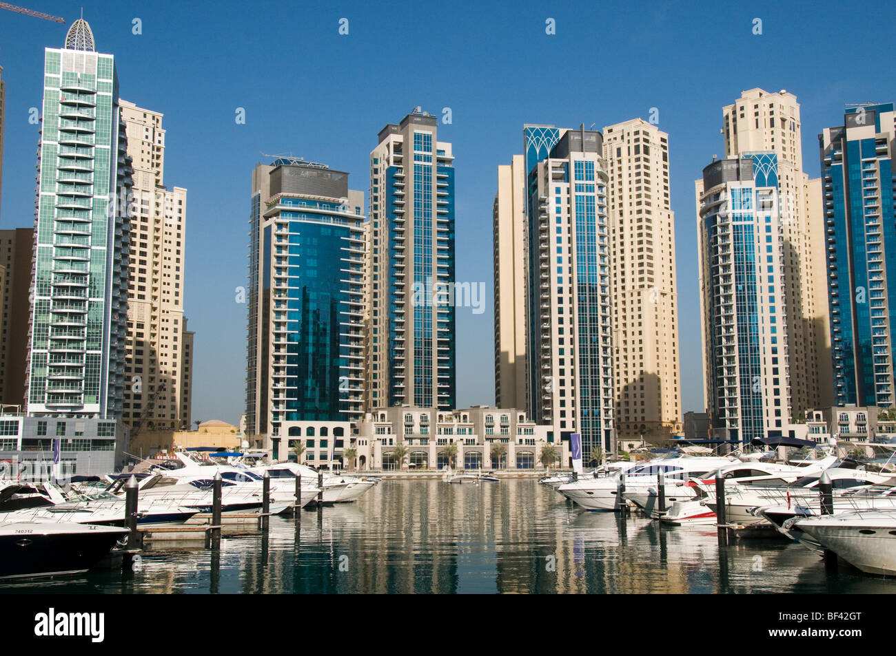 High rise buidlings hi-res stock photography and images - Alamy