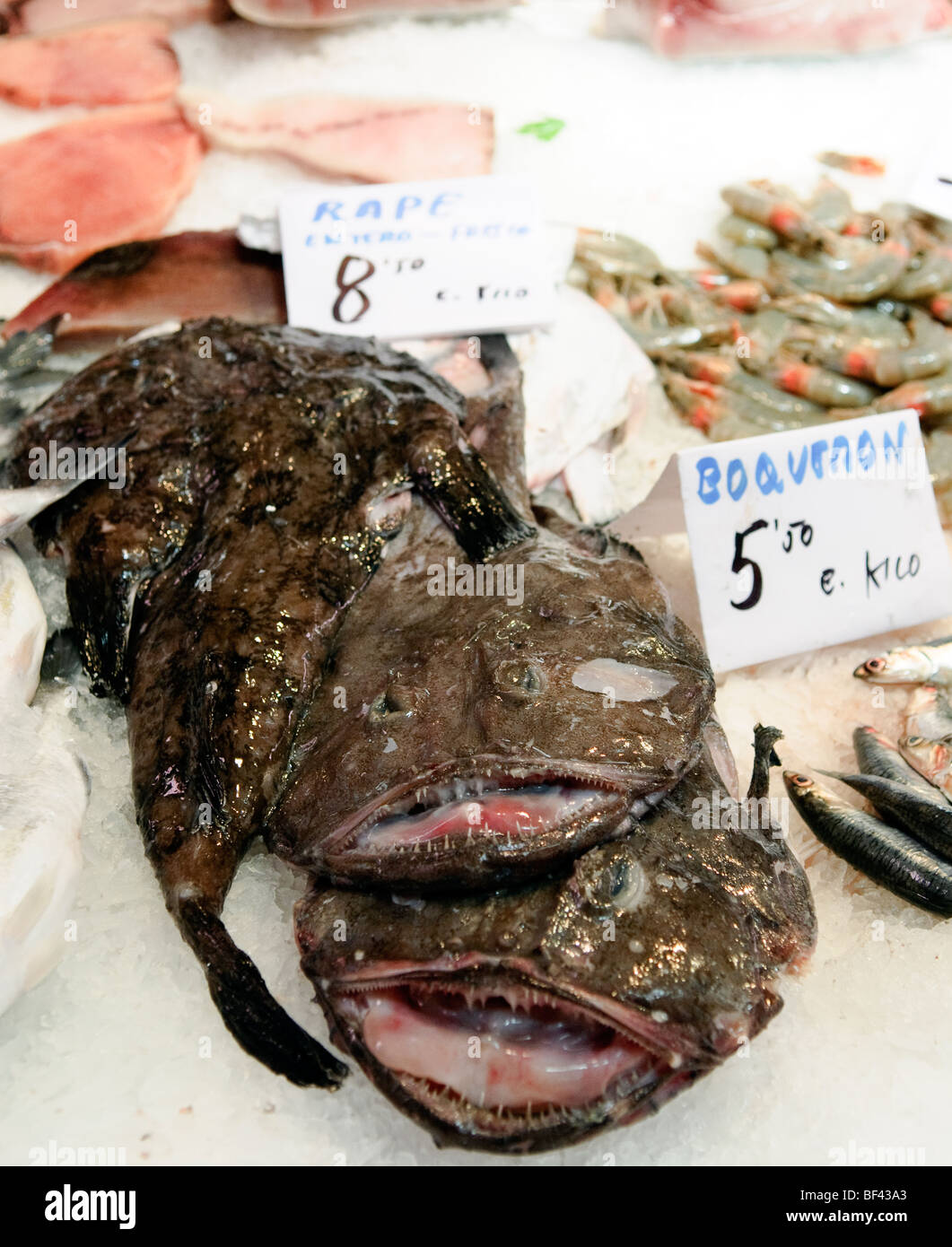 Mediterranean food fish hi-res stock photography and images - Alamy