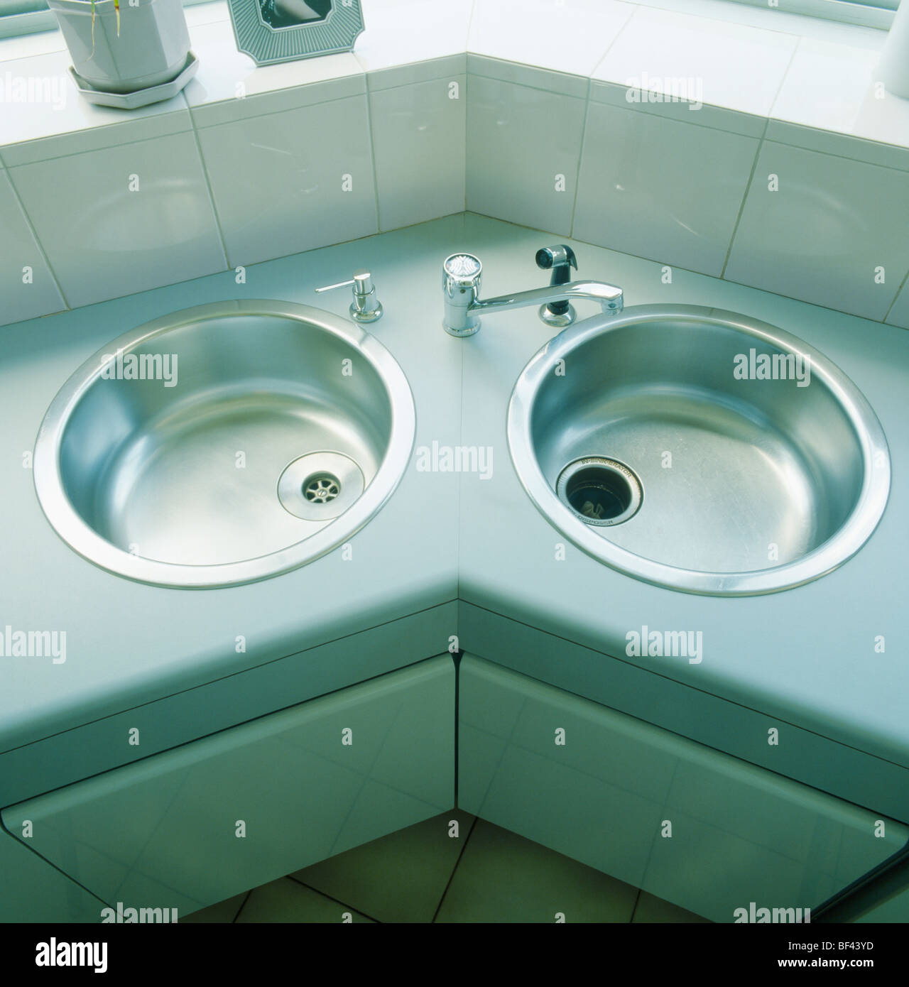 Stainless steel double kitchen sink hi-res stock photography and images ...