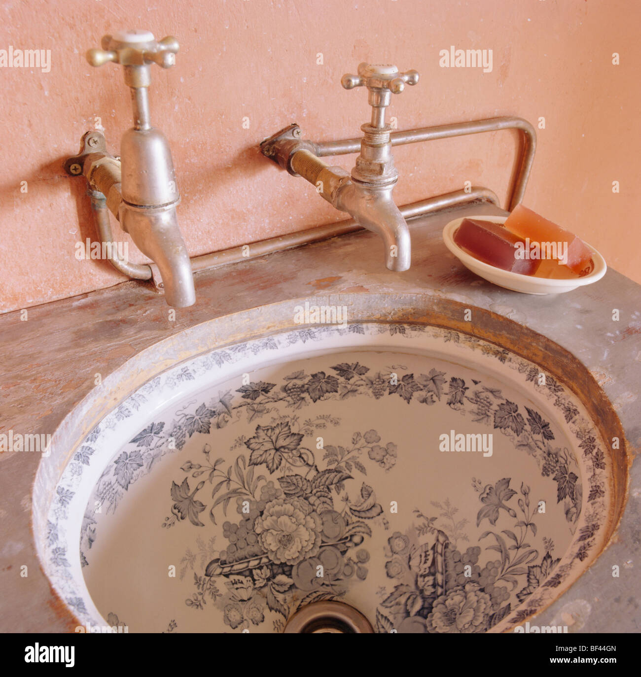 Antique taps detail hi-res stock photography and images - Alamy