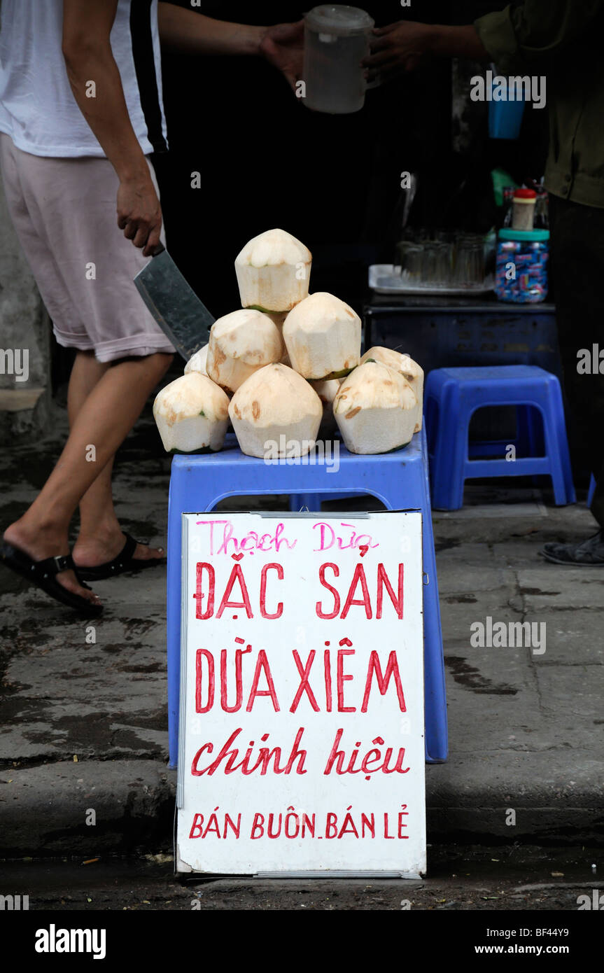 Coconut stand hi-res stock photography and images - Alamy