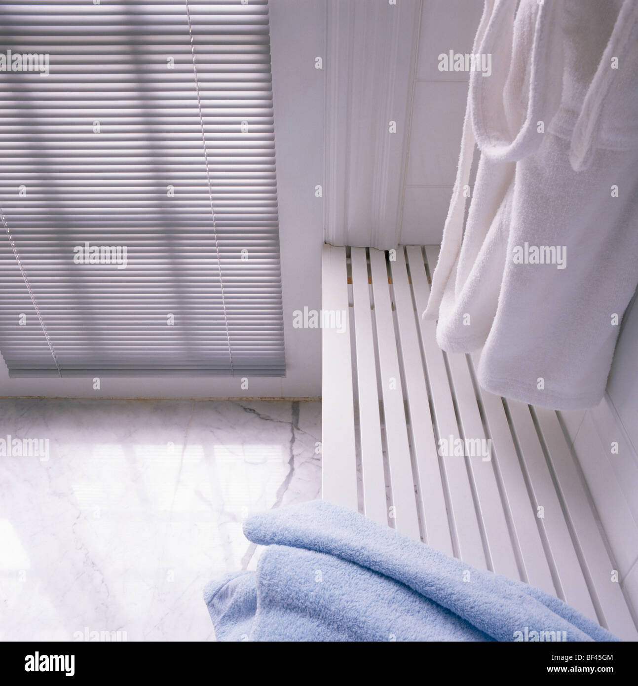 Modern white seating hi-res stock photography and images - Alamy