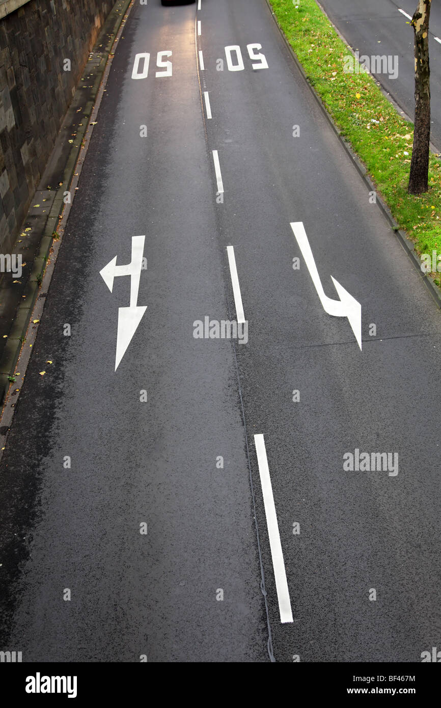 Directional marking hi-res stock photography and images - Alamy